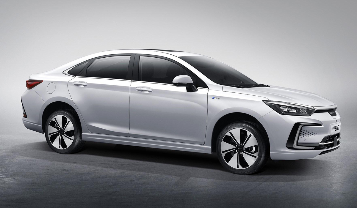 Электрический седан Beijing EU7 выходит на рынок — Авторевю