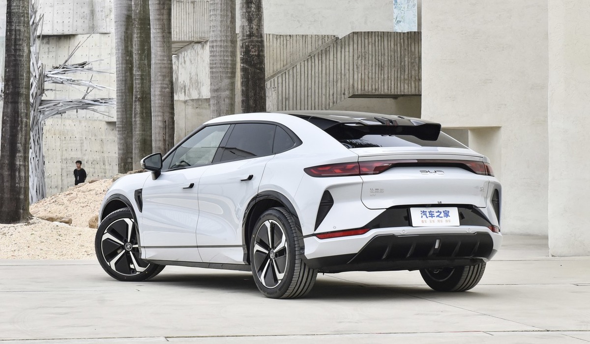 Серийный BYD Song L: показаны все версии — Авторевю